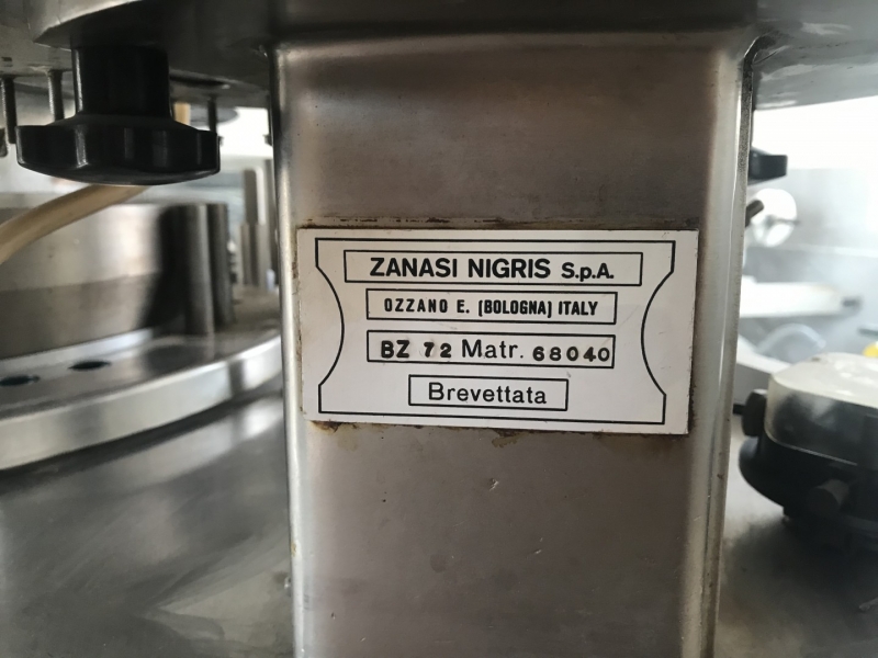 1978 Zanasi Nigris Capsule filling and closing machine | Food industry ...