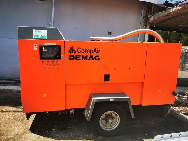 1997 DEMAG Mobile air compressor | Process equipment | 1210